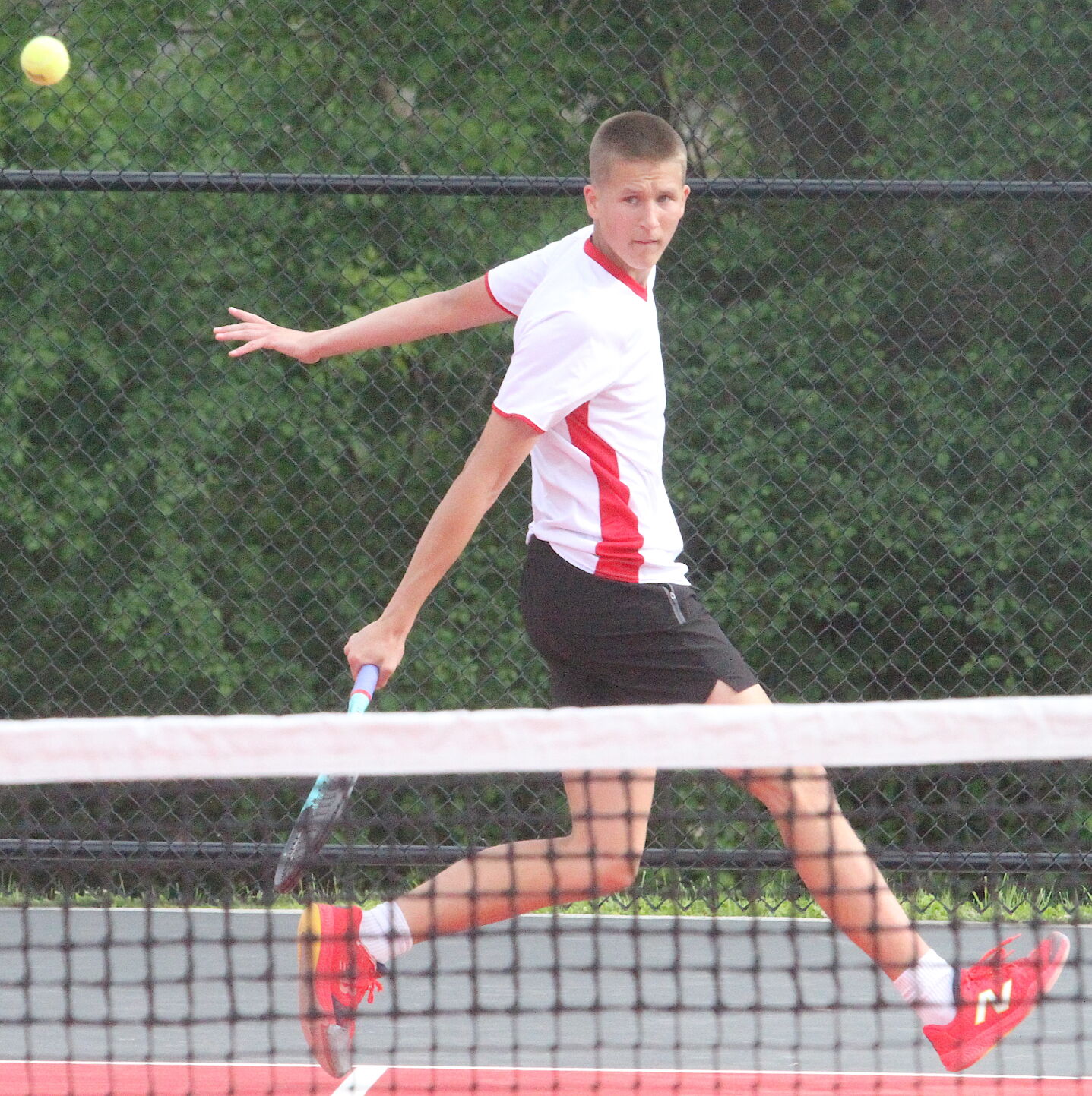 Boys tennis: Bulldogs continue late push | Sports | ottumwacourier.com