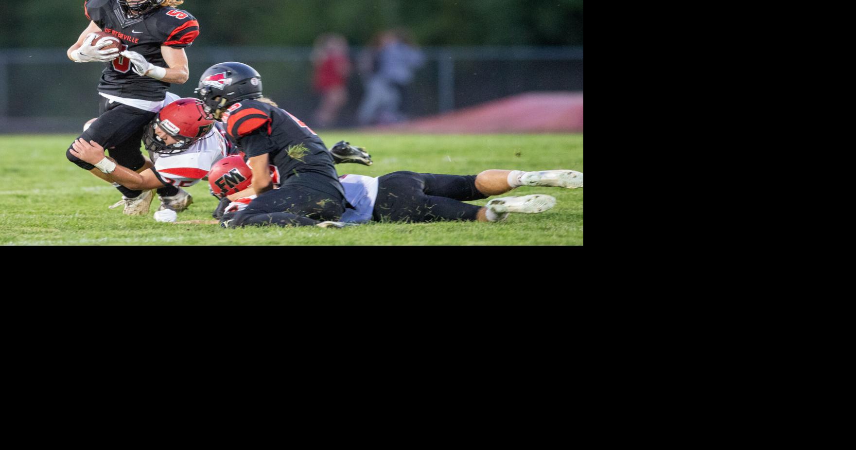 Prep football: Giveaways cost Big Reds against Bloodhounds | Local ...