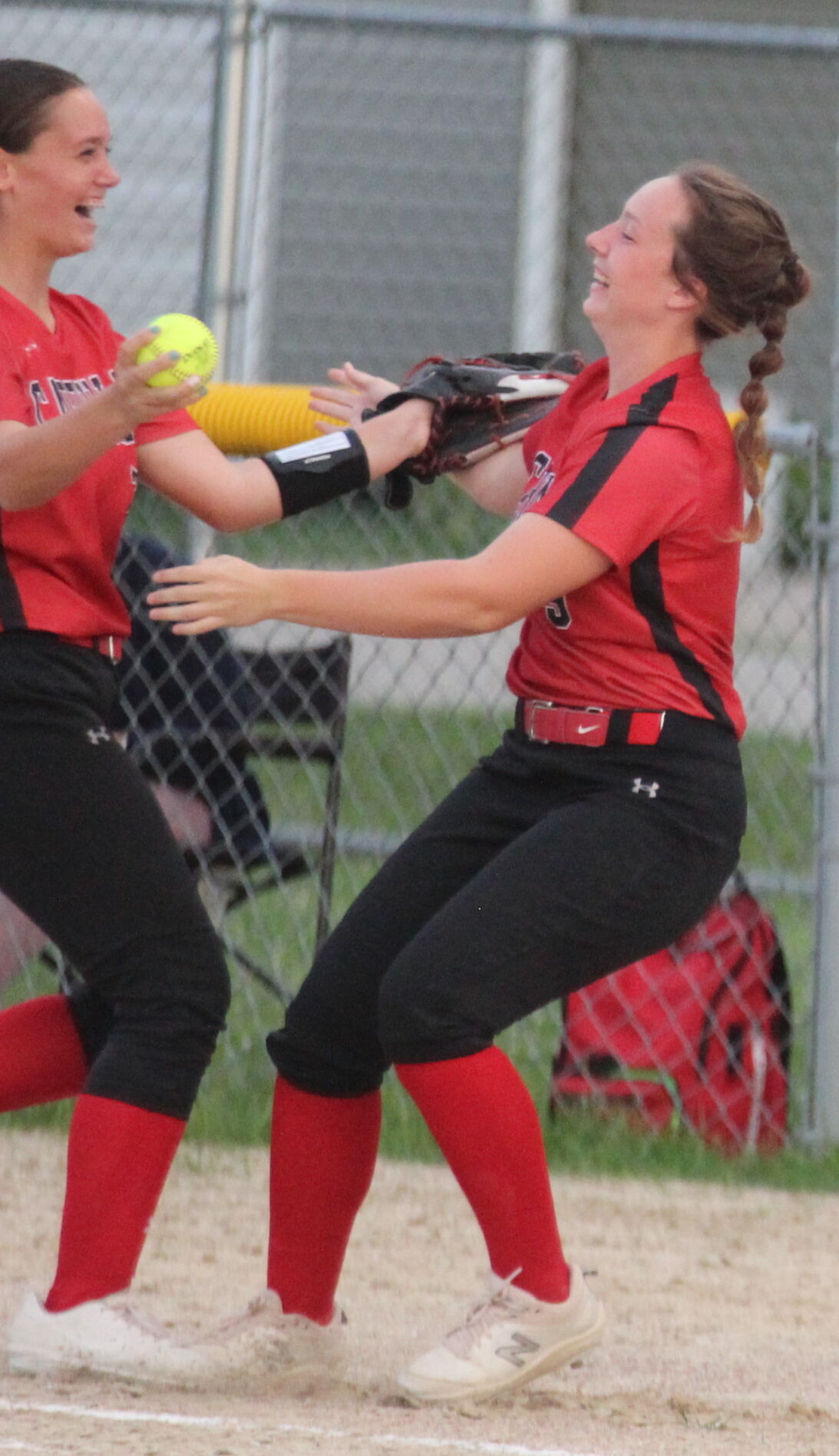 Prep softball: Comets clip No. 11 Wapello | Sports | ottumwacourier.com