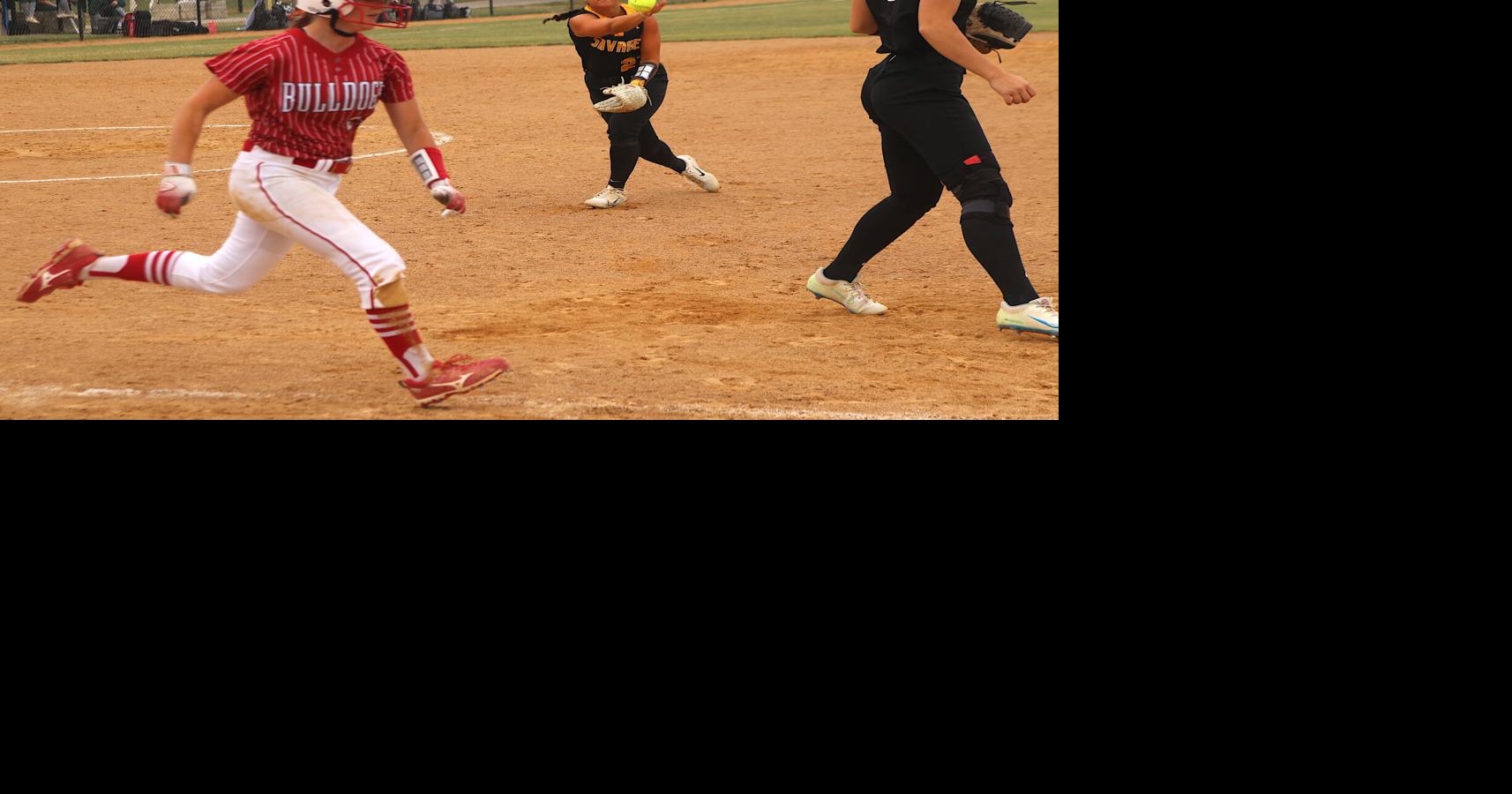 Prep softball: Bulldogs top Savages at Osky | Sports | ottumwacourier.com