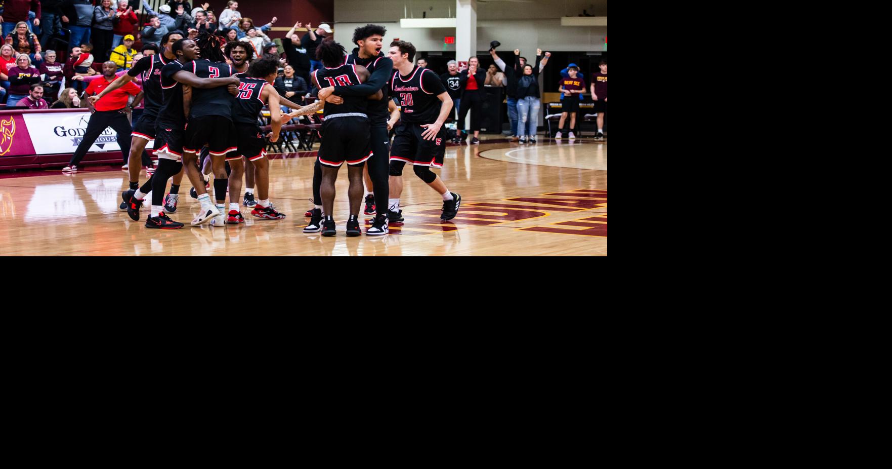 Men's basketball: Blackhawks stun Warriors in regional finals | Sports ...