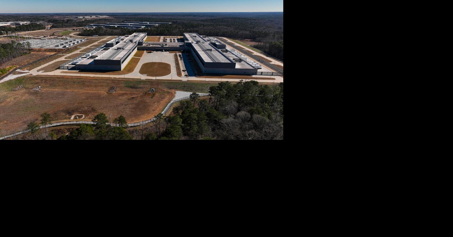 Energy, water use and pollution of AI and data centers rival most ...