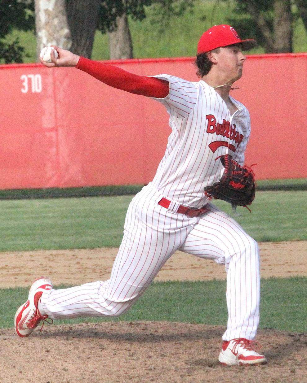 Prep baseball: Roughriders stymie red-hot Bulldogs | Sports ...