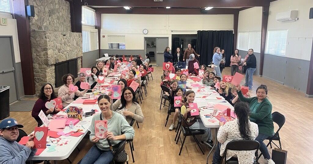 Community Center Volunteers Create Valentines for Seniors | La Cañada ...