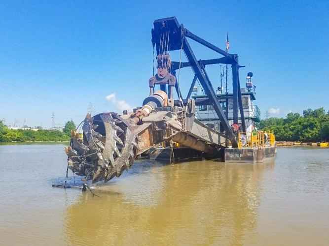 Crews dredging local portions of Ohio River | News | paducahsun.com