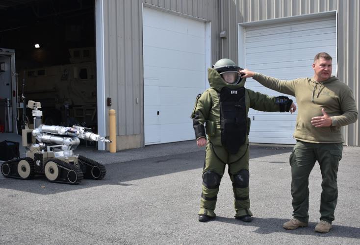 Paducah Police display bomb robot's capabilities | News | paducahsun.com