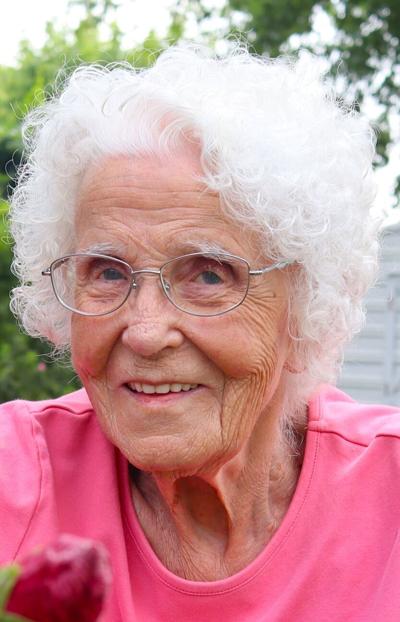 Ruth Isabelle Adams Nichols | University | paducahsun.com