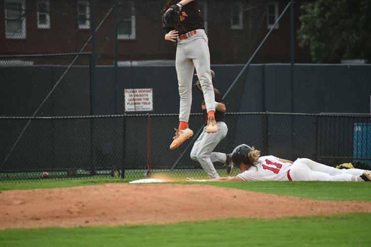 Chiefs win playoff opener with ease | Sports | paducahsun.com