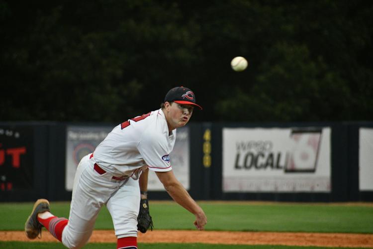 Chiefs win playoff opener with ease | Sports | paducahsun.com