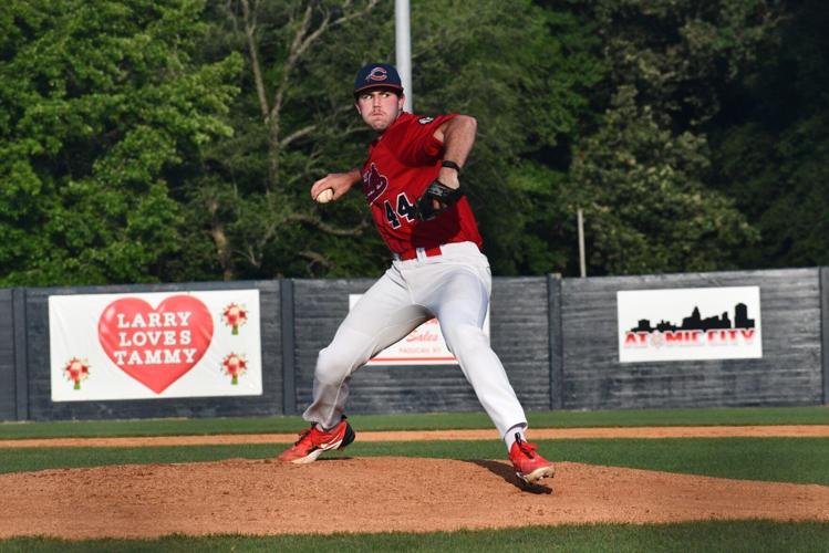 Chiefs hold off Railroaders for third straight win | Sports ...