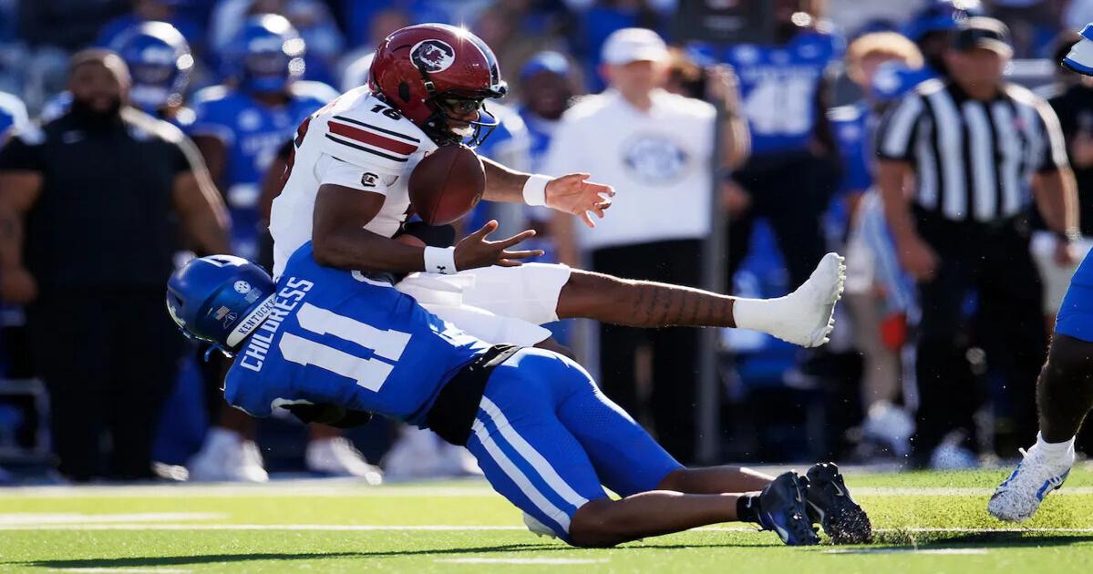 Mark Stoops throws support behind Eric Wolford, Brock Vandagriff ...