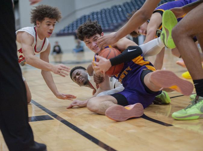 Lyons fall in narrow 50-48 semifinal battle | Sports | paducahsun.com