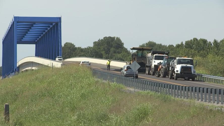 Crews continue work on Smithland bridge project | News | paducahsun.com