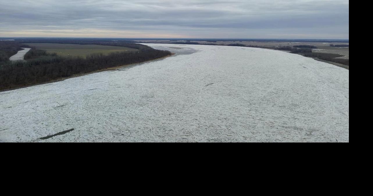 Ice buildup on Mississippi River affects boats and barges | News ...