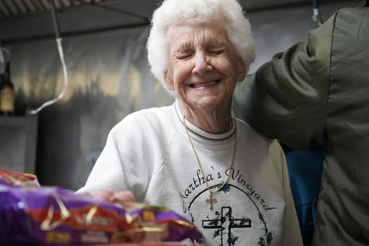 Local nonprofit gives away excess groceries | News | paducahsun.com
