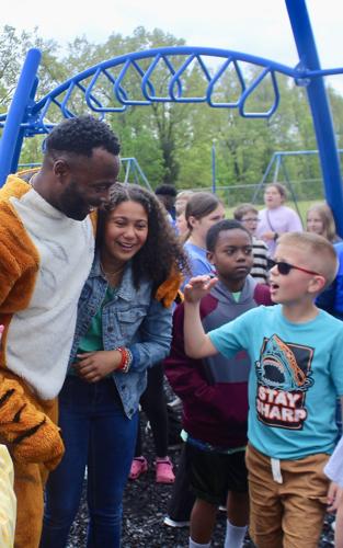 Soldier surprises daughter with homecoming in Princeton | News ...