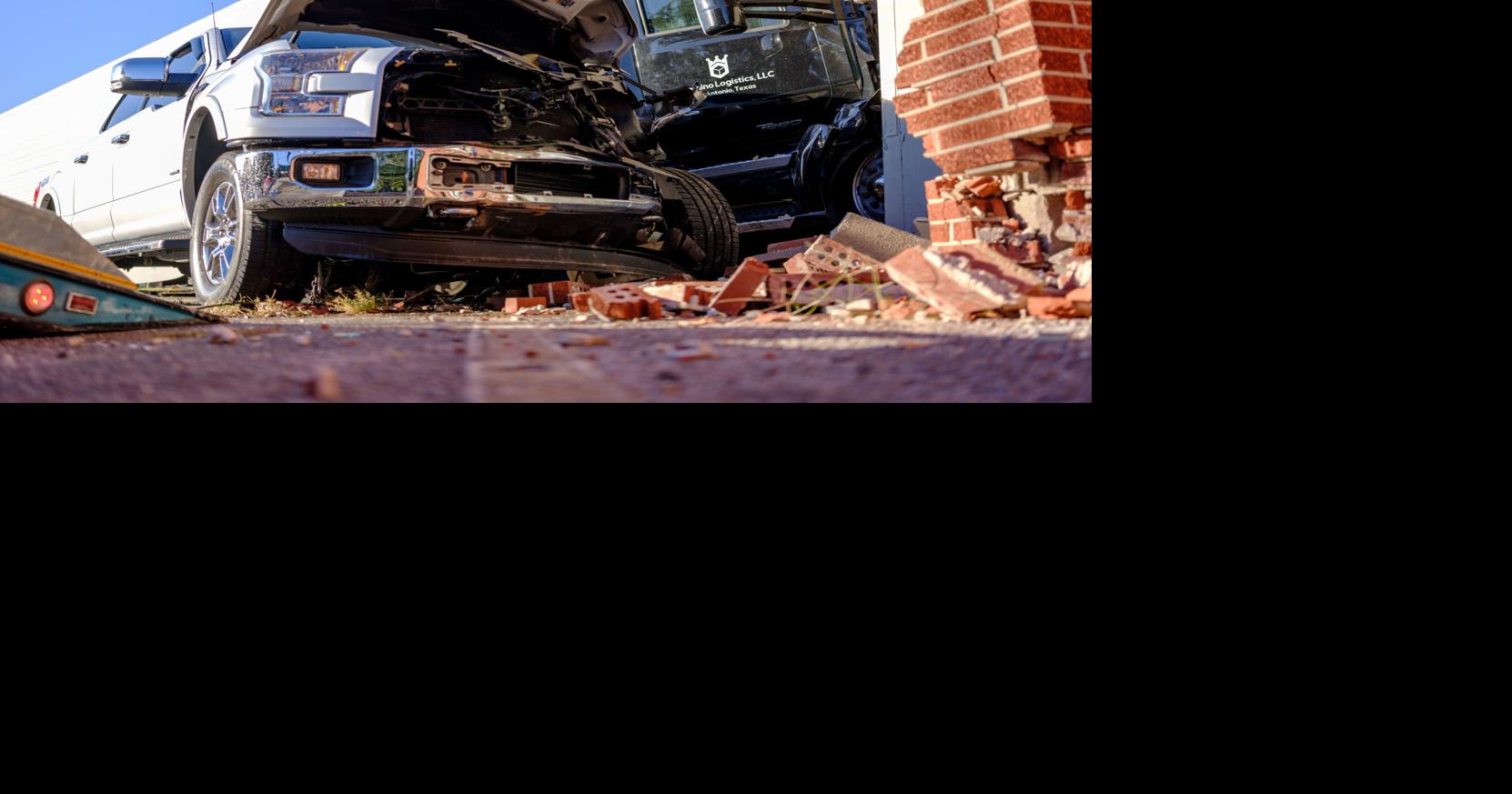 Wreck damages Cherry Civic Center, 3 injured | News | paducahsun.com