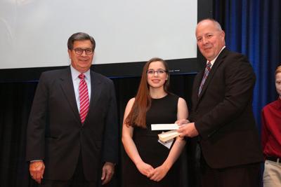 Mabry performs for farm bureau | Local News | paducahsun.com