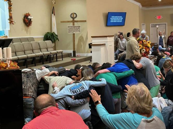 Community gathers to pray for five Ballard teens injured in crash — one ...