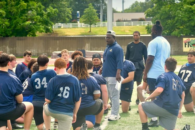 Jody Wright hosts offseason lineman camp | Sports | paducahsun.com