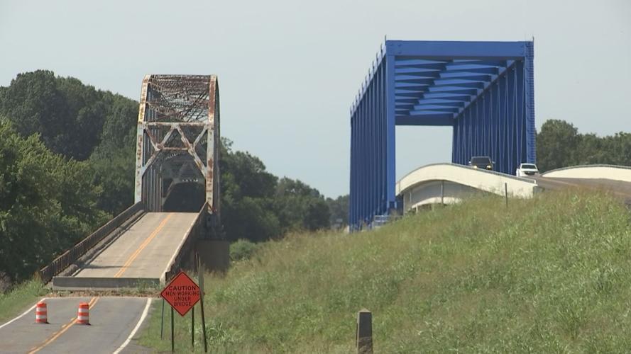 Crews continue work on Smithland bridge project | News | paducahsun.com