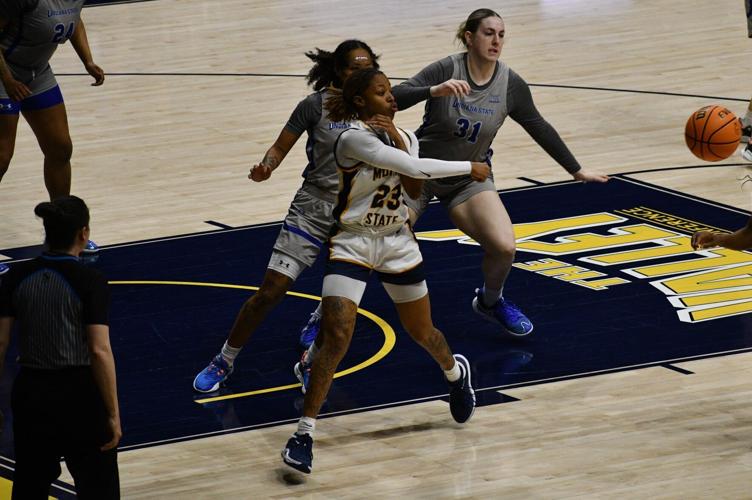 Racers cruise past Sycamores on senior day | Sports | paducahsun.com