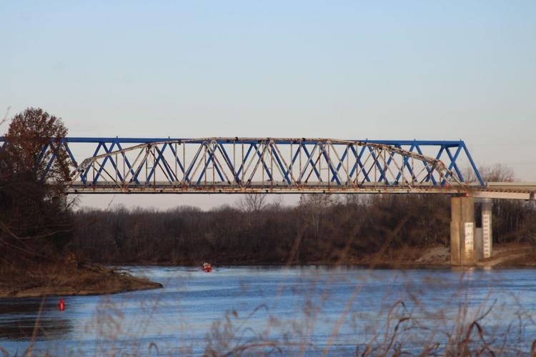 Old U.S. 60 'Smithland' Bridge demolition | | paducahsun.com