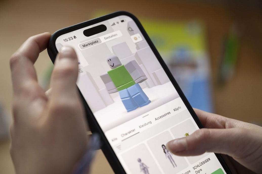 Roblox adds AI age checks amid claims platform endangers kids | News ...