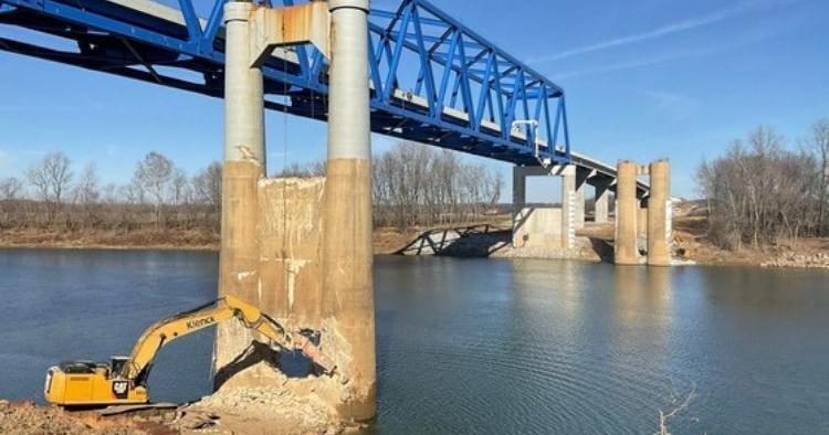 Piers of old U.S. 60 Cumberland River 'Smithland' Bridge to be ...