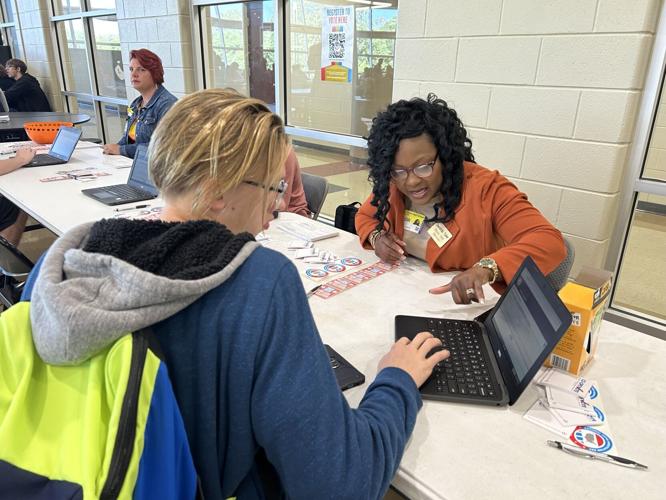 Student organizers encourage classmates to vote | News | paducahsun.com