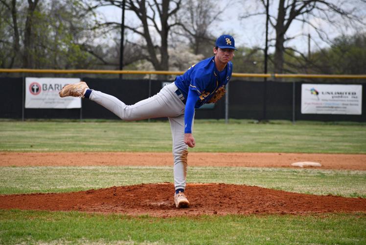 Vikings hold off Bombers in windy 5-3 victory | Sports | paducahsun.com
