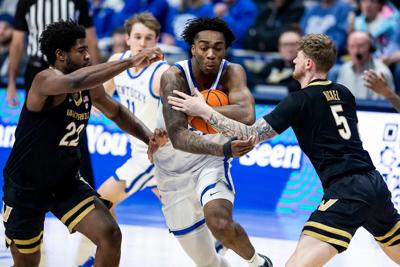 Amari Williams' historic production keeping Kentucky afloat | Sports ...