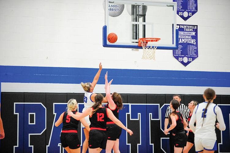 Paintsville edges Prestonsburg, 58-52 | Sports | paintsvilleherald.com
