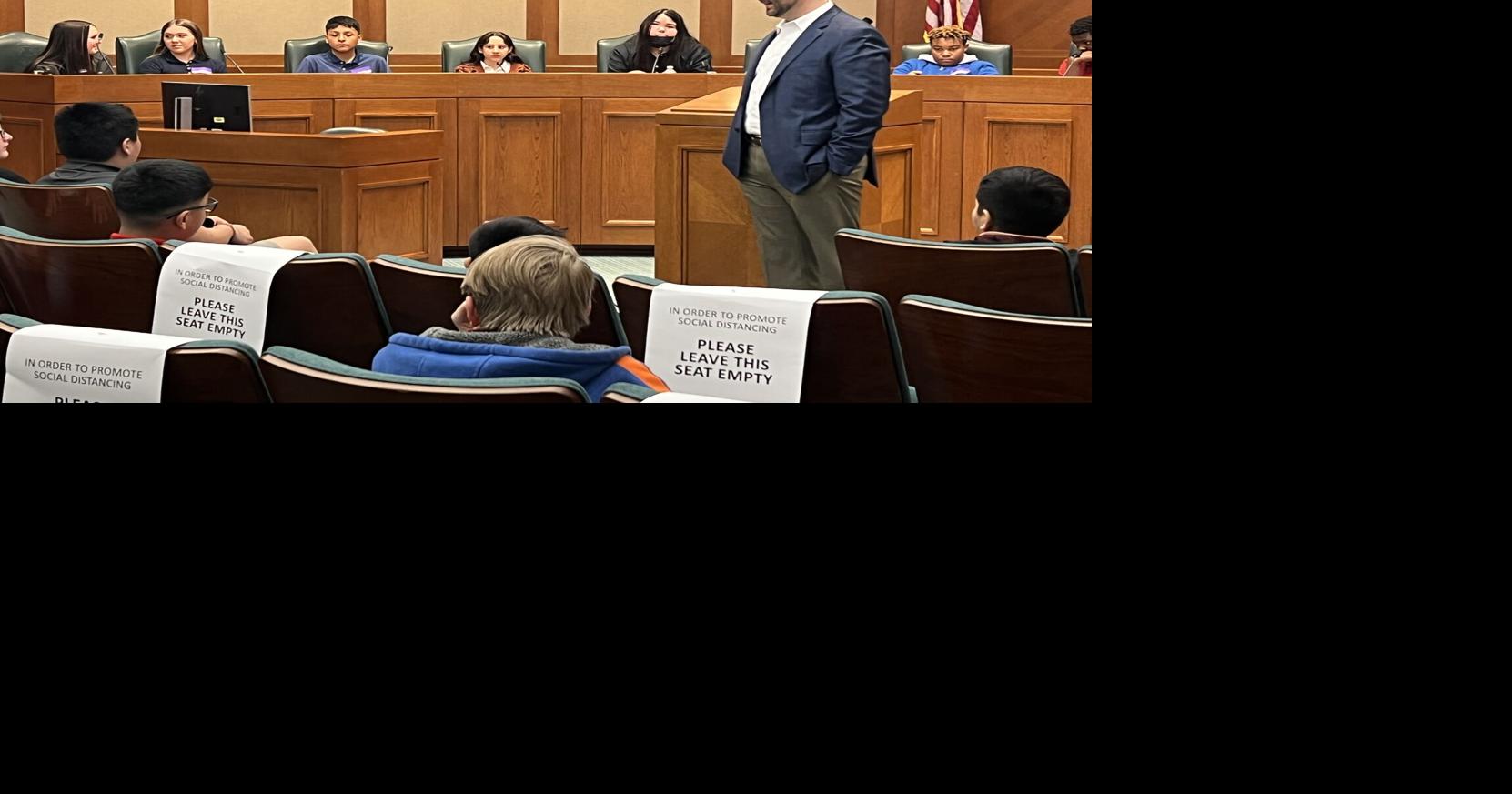 Palestine eighth graders tour Capitol with Representative Cody Harris ...