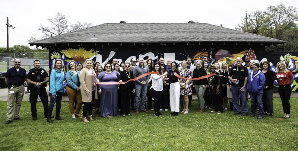 Palestine unveils Don’t Mess with Texas mural | News | palestineherald.com