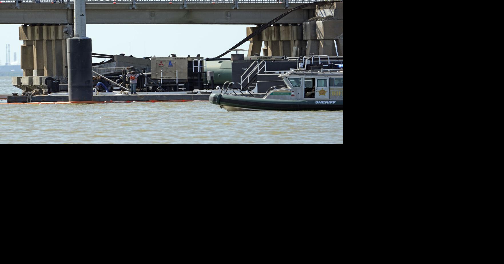 Barge hits bridge connecting Galveston and Pelican Island, causing ...