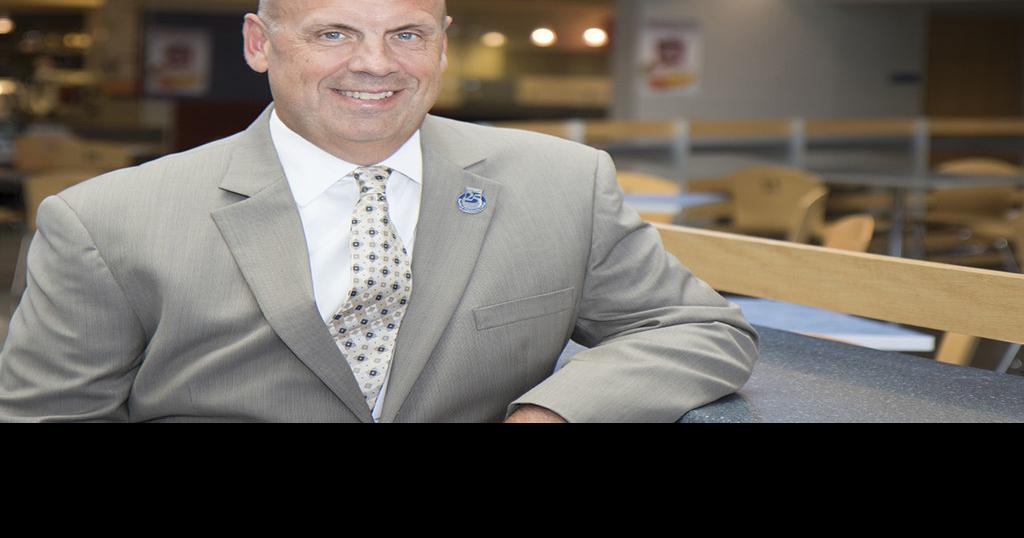 Minter named as 2nd finalist for HCC president