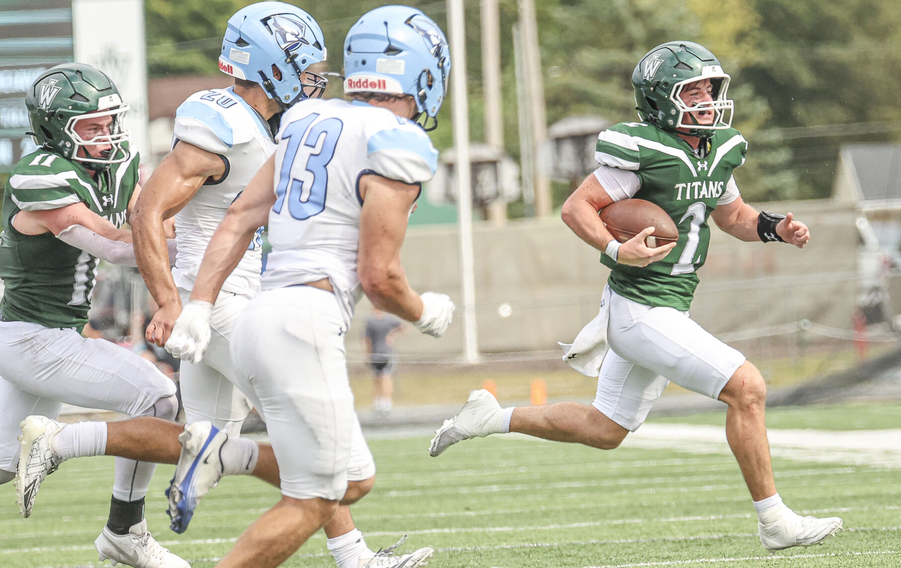 Illinois Wesleyan football grabs road victory