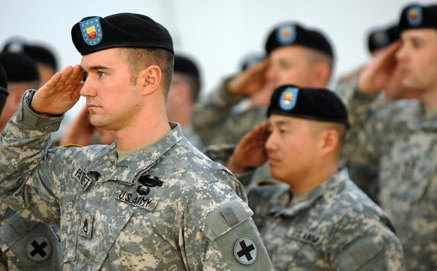 National Guard soldiers saluted at ceremony