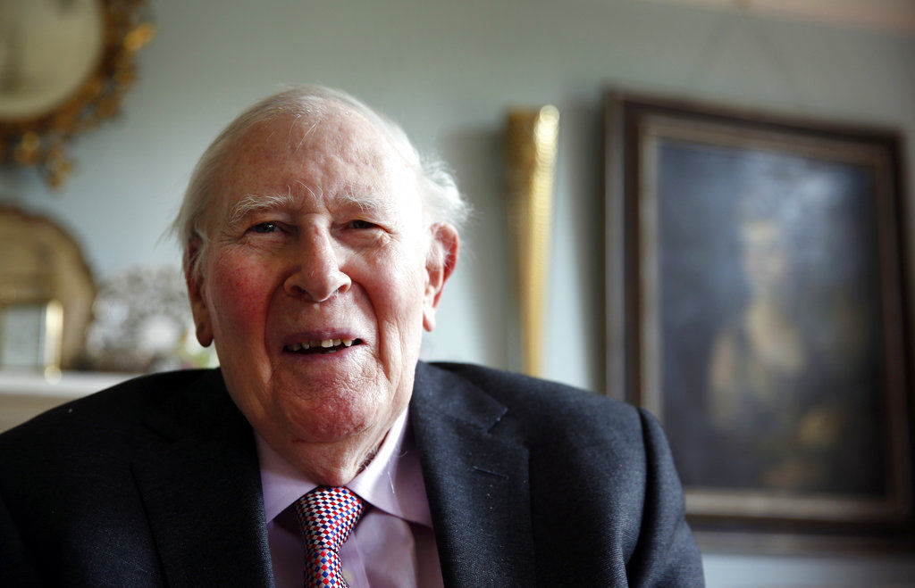 Roger Bannister, first to run sub 4-minute mile, dies at 88