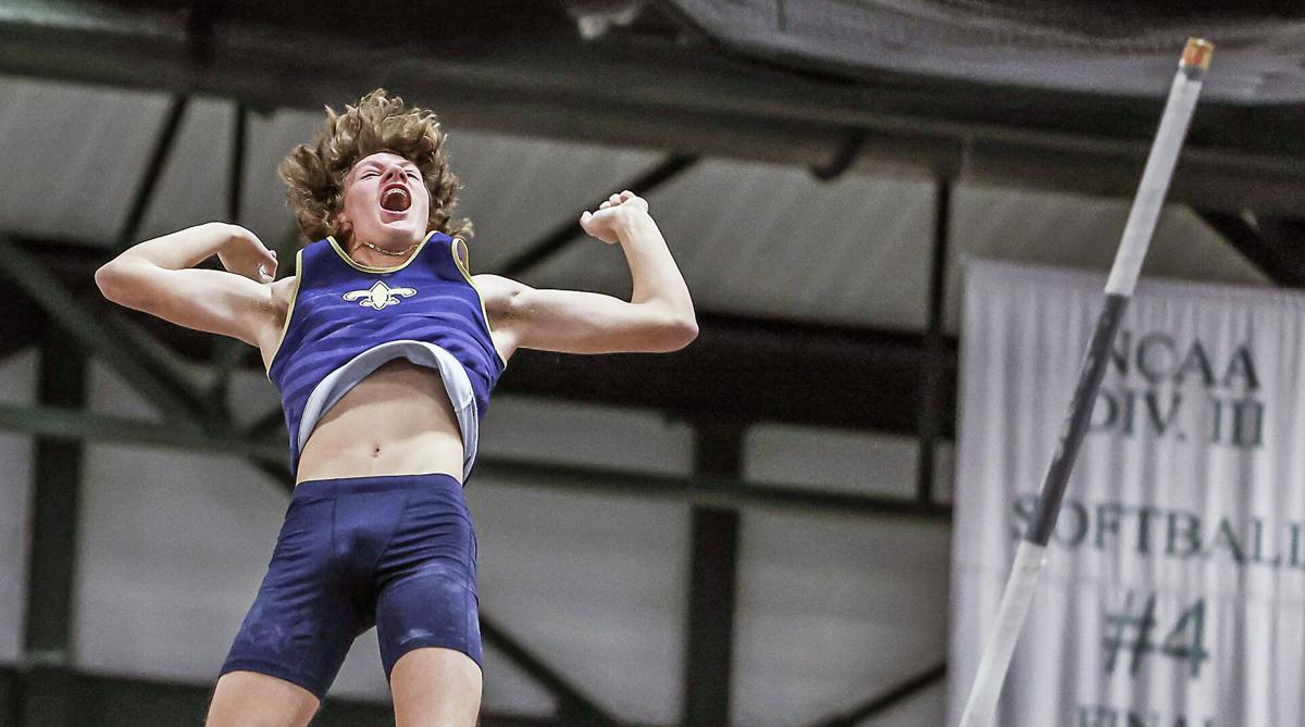 Central Catholic's Isaiah Whitaker doesn't disappoint crowd with pole ...