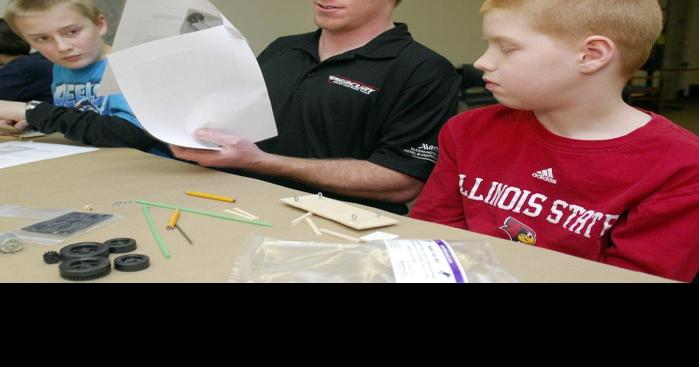 ISU solar car team lights way for budding engineers at library