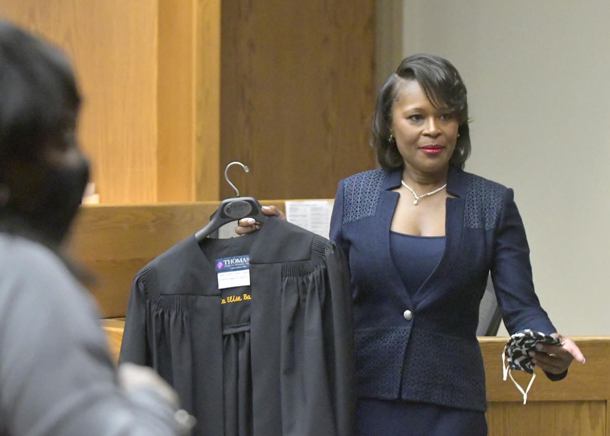 Carla Barnes sworn in as first Black judge in 11th Judicial Circuit