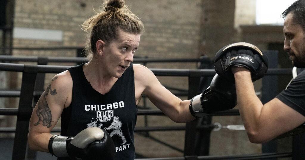 Chicago Golden Gloves shines spotlight on female boxers