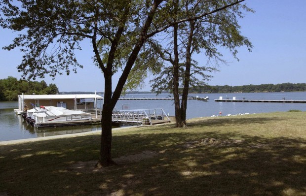 Sick girl's mom: Be wary of Clinton Lake's water