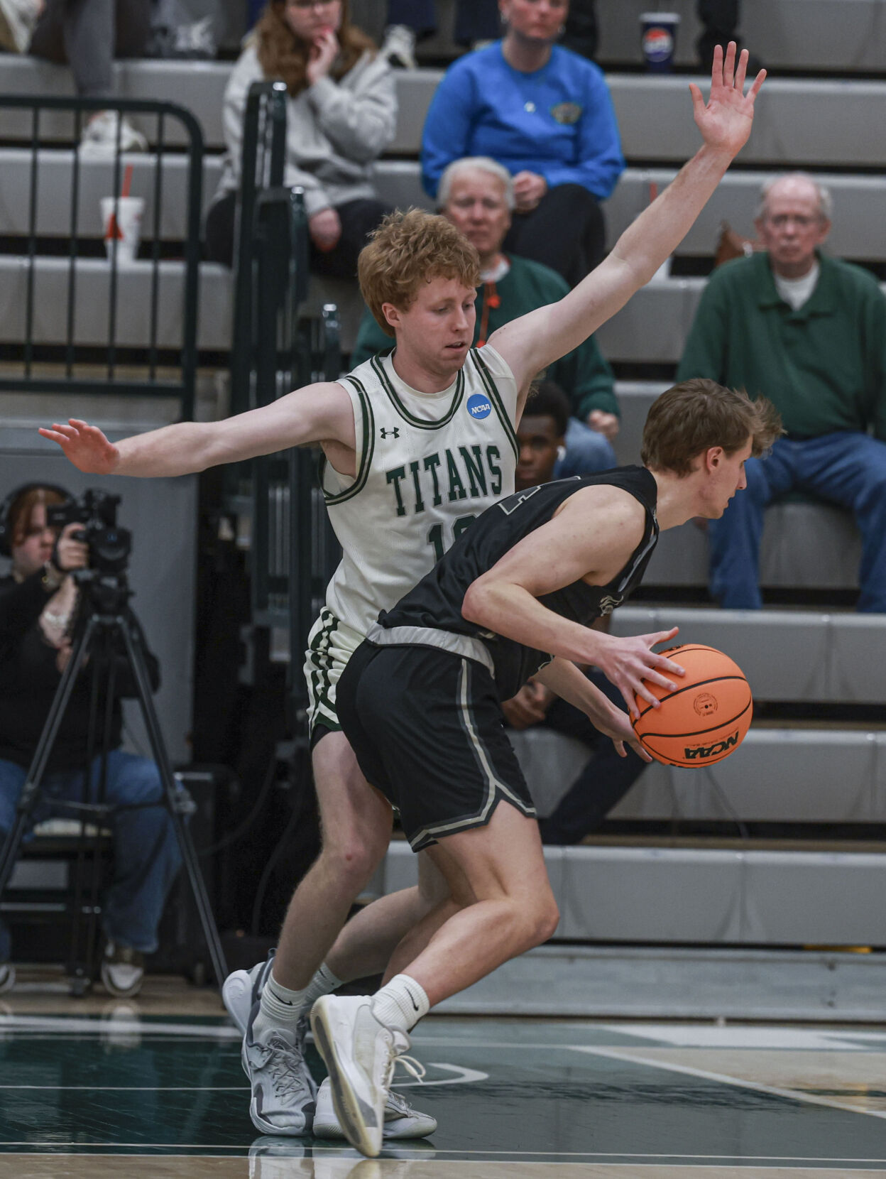 Illinois Wesleyan storms into Sweet Sixteen with Noah Cleveland cast in ...