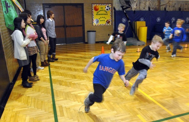 Japanese university students visit B-N schools