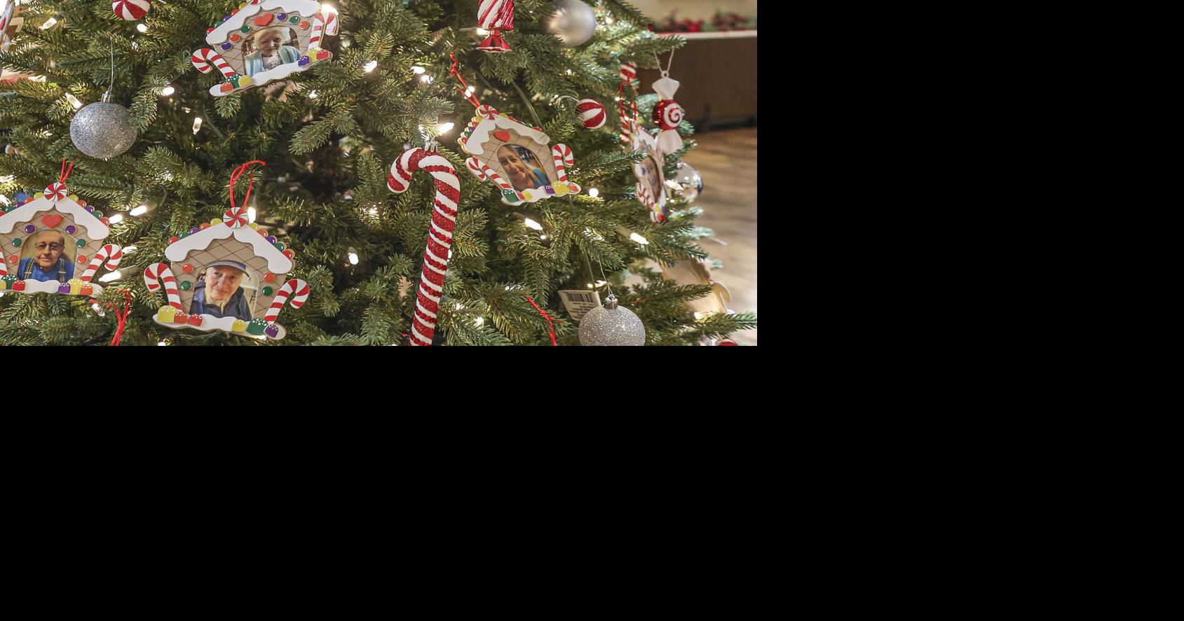 Sugar Creek Alzheimer's Center in Normal celebrates holidays