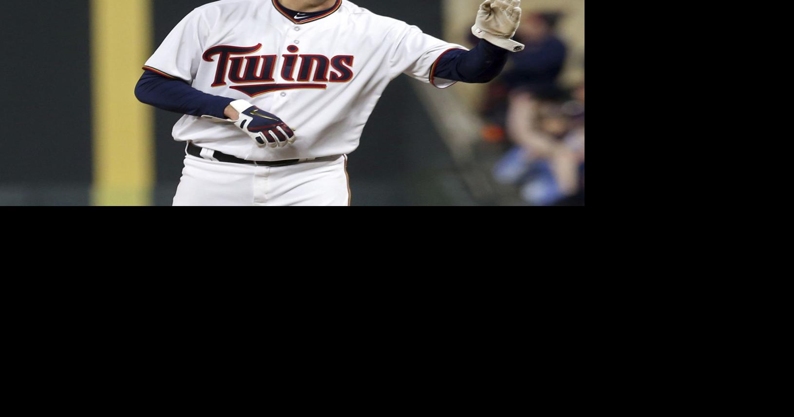Mauer reaches 2,000 hits in Twins' 4-0 win