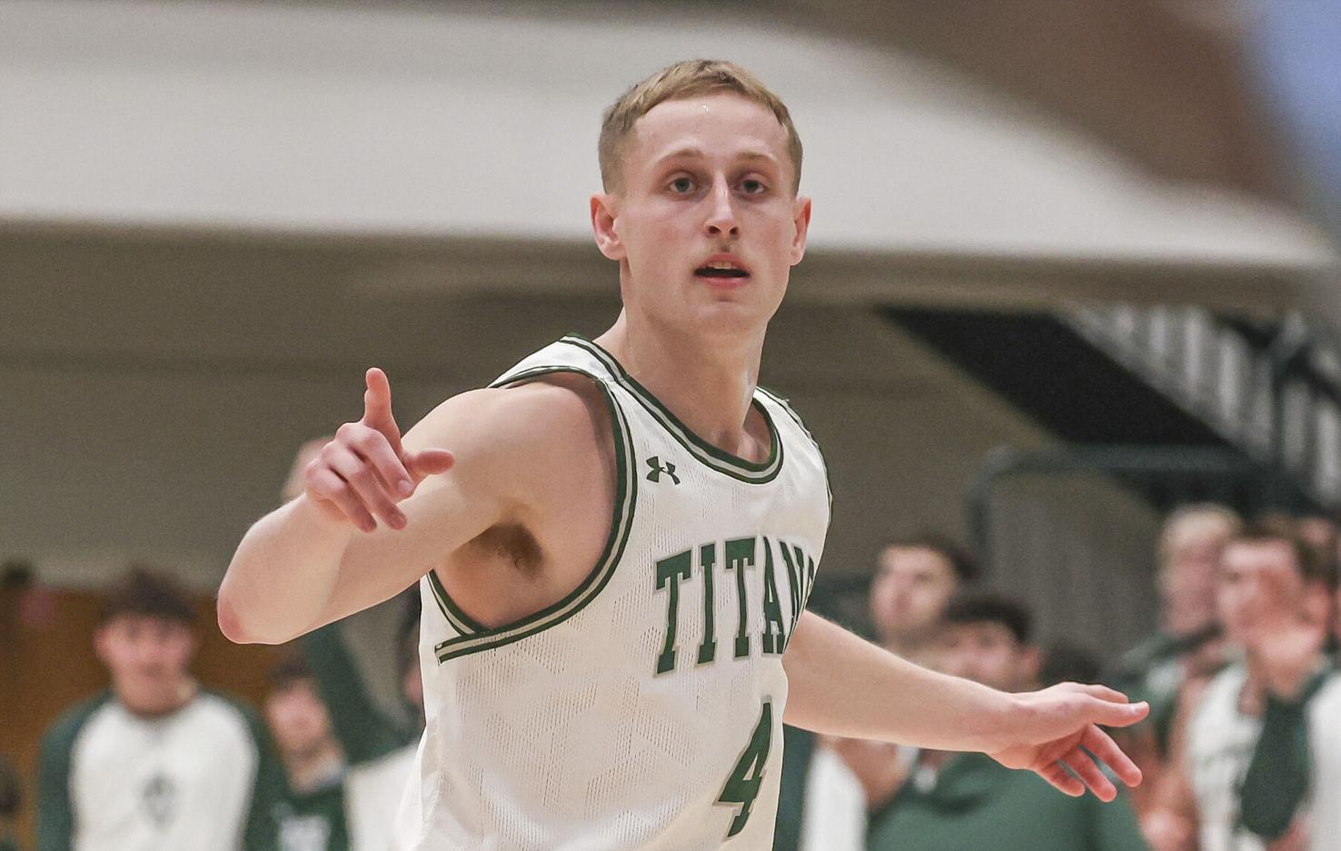 Yoder thriving in return to Illinois Wesleyan as Titans host CCIW ...